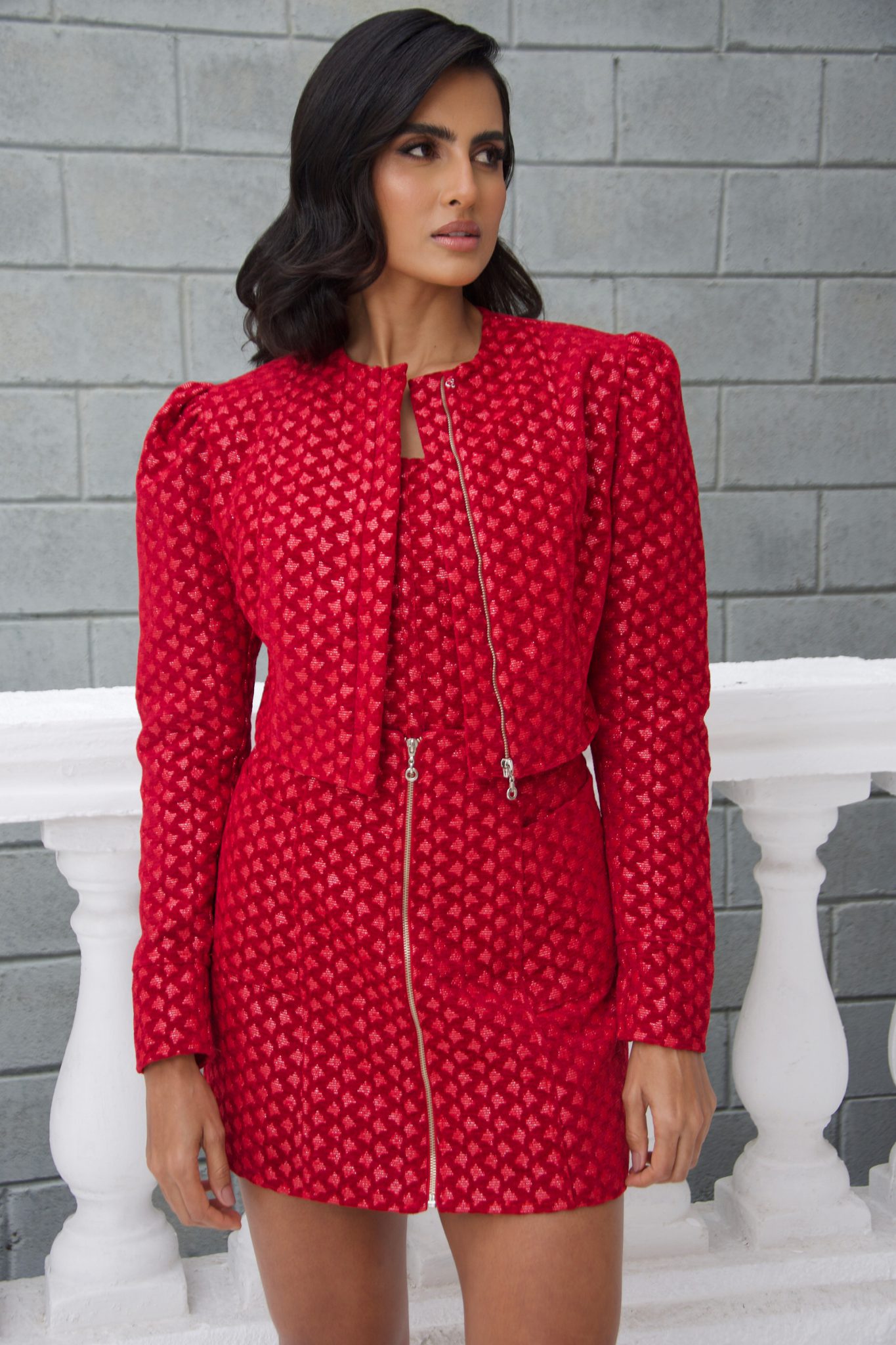 LETÍCIA MANZAN APOSTA NA ALFAIATARIA DE TWEED COLORIDO E COURO ...